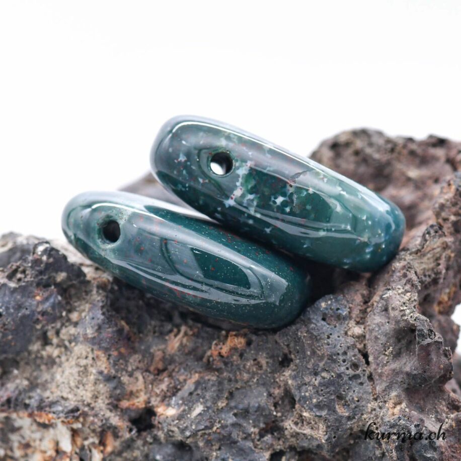 Pendentif en Héliotrope (Jaspe sanguin) pierre percée • Kurma.ch