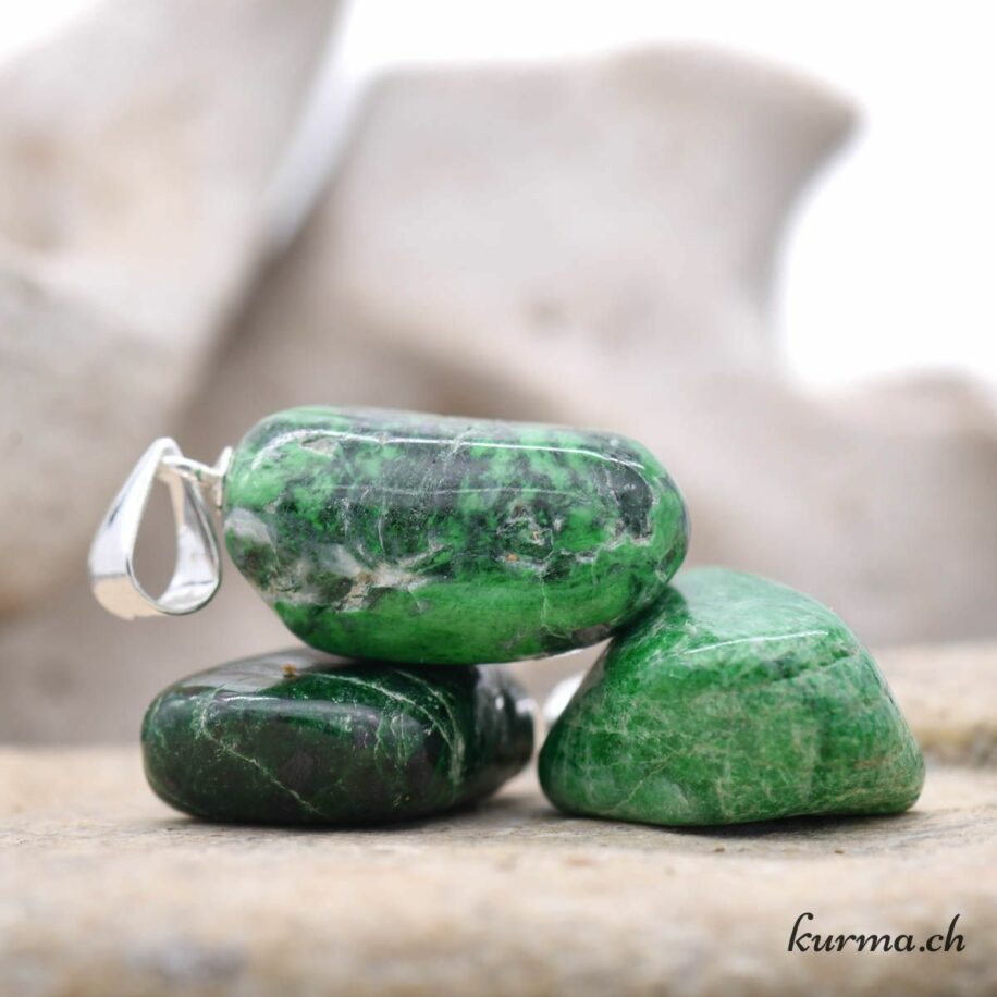 Jade albite 'Jade de Birmanie' - 'Maw Sit Sit' pendentif en argent 925 - N°14297 • Kurma.ch