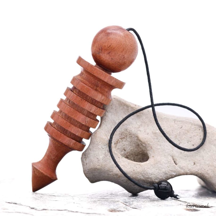 Pendule Isis - Bois - N°15987 • Kurma.ch